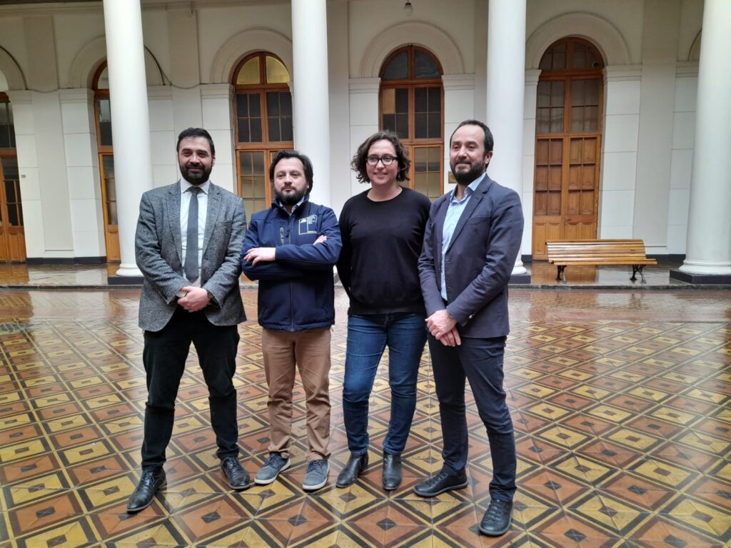 Proyecto de la Dirección General de Aguas, la U. de Chile y el CR2 ...